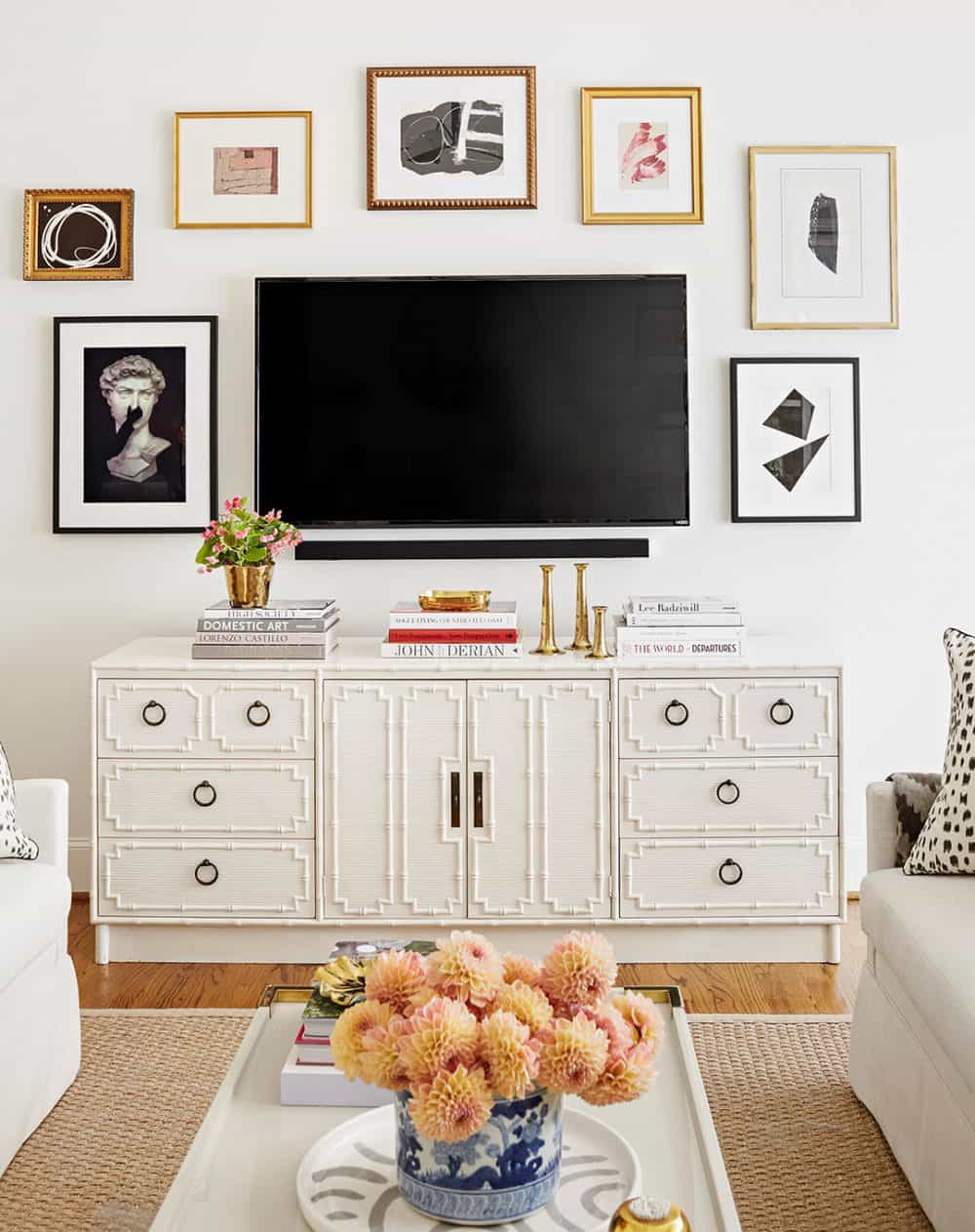 15 DIY TV Gallery Wall Inspirations & How-Tos
