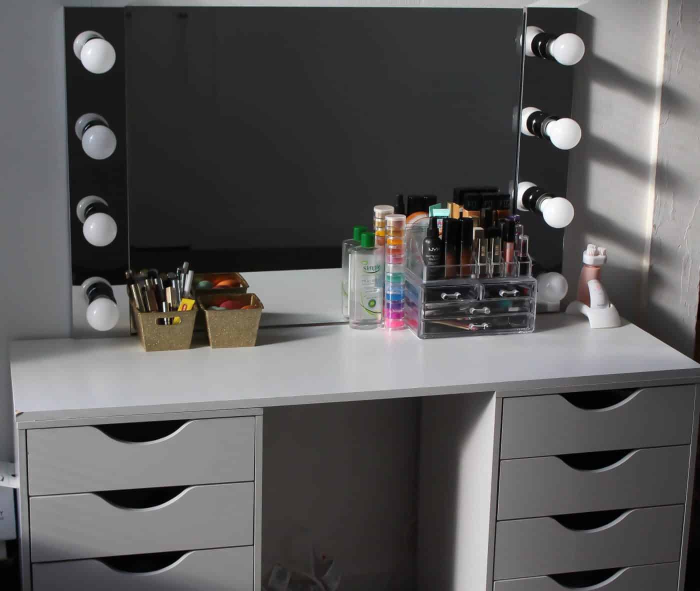 20 DIY Stylish & Chic Makeup Vanities in 2022