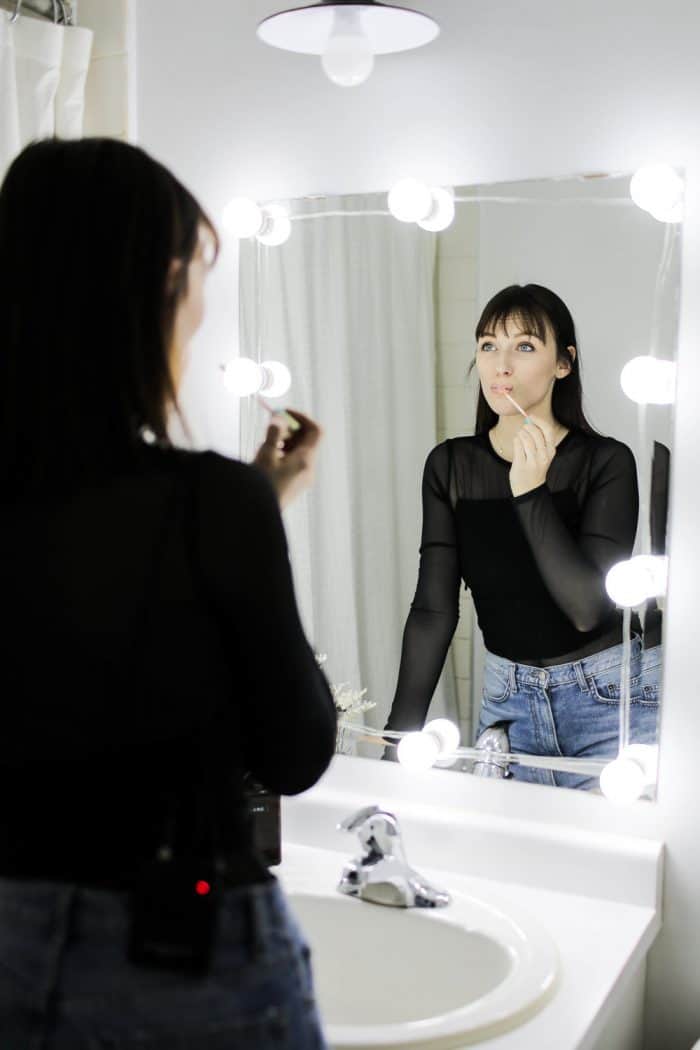 15 DIY Vanity Mirrors For A Custom Look