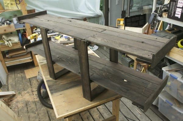 30 Easy & Budget-Friendly DIY Pallet Shelves