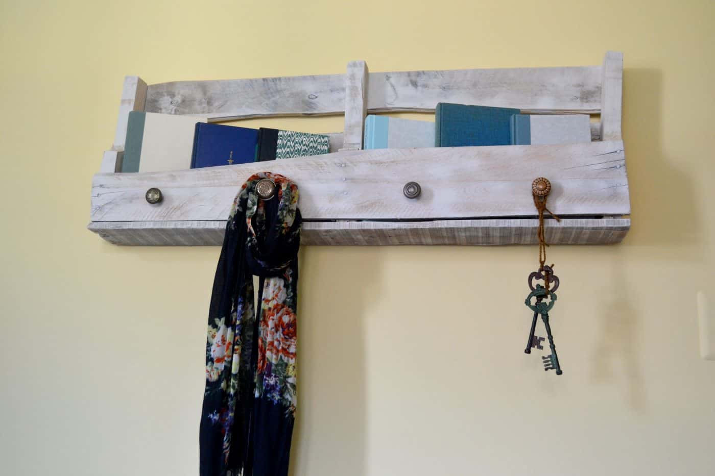 30 Easy & Budget-Friendly DIY Pallet Shelves