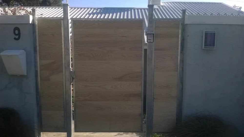 16 DIY Driveway Gates Ideas That Are Easy to Install